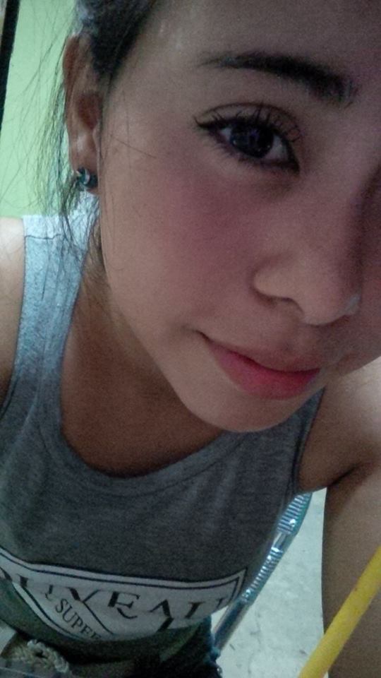 Pack De Abril Alamilla Jovencita Con Lentes Enseñando Sus Ricas Tetas ...