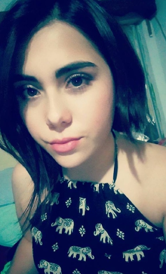 Mini pack de Monica Estrella linda jovencita enseñando sus ricas tetas ...