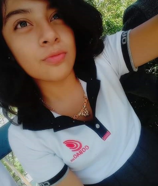 Mini Pack De Michelle Bernardino Colegiala Enseñando Sus Tetas Pequeñas ...